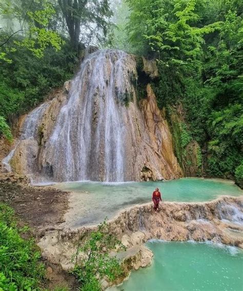 تخریب حوضچه‌های آهکی آبشار اسکلیم با آبتنی طبیعتگردان مدعی خبرگزاری