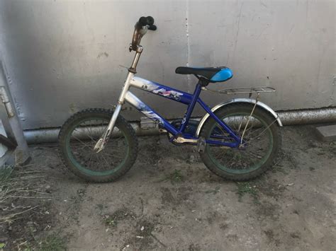 продам велик в хорошем состояний на возраст 3 8 обращайтесь в личку или ватсап 87779923638