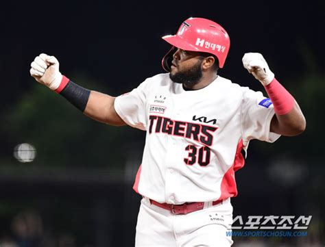 32호포 김도영 거르고 소크라테스→2타점 역전 적시타 Kia 2g 연속 8회말 역전극거침없이 6연승 호랑이 트라우마