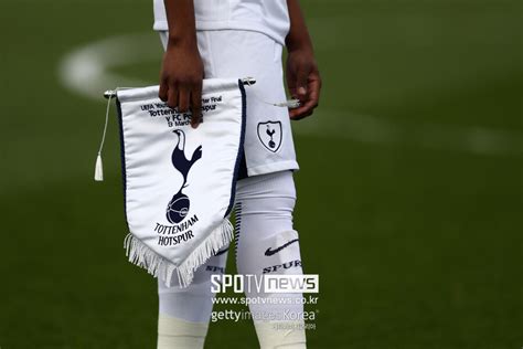 무지개 빛깔로 바뀐다토트넘 파격 새 로고 유출