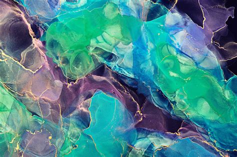 알코올 잉크 기술의 천연 고급 추상 유체 예술 그림 부드럽고 꿈꾸는 벽지 투명한 파도와 황금 소용돌이를 만드는 색상의 혼합물 포스터용 기타 인쇄물 건강관리와 의술에 대한