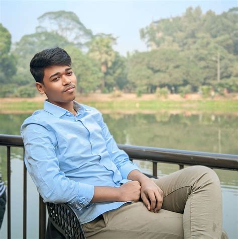 Tnaunsbriirt আজকে আমার খুব কাছের আর ভীষণ প্রিয় মানুষটার জন্মদিন আপনার সাথে আগে মতো কথা