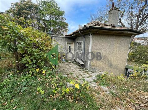 Тухлена къща Широк център Едноетажна къща 105 кв м РЗП 268 кв м двор Къщи Вили Шумен