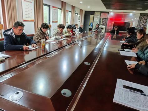今日老区 凤台县缪郢社区集中学习《习近平新时代中国特色社会主义思想专题摘编》