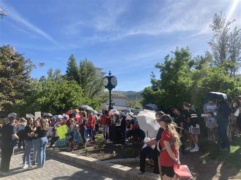 Nevada Educators Call On Lawmakers To Increase Teacher Pay Reduce