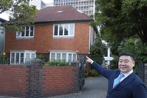 Dens Mn Оксфордын Их Сургуулийн төгсөгч судлаач М Чимэддорж Энэ даруухан тоосгон байшин бол 5