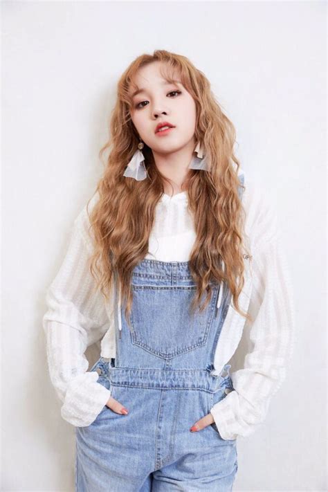 ကောင်မလေးတွေသဘောကျမယ့် G I Dle အဖွဲ့ဝင် Yuqi ရဲ့ ပေါ့ပေါ့ပါးပါး ဖက်ရှင