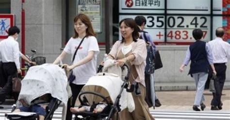 3자녀 이상 대학 무상교육 고교생까지 아동수당일본 저출산 대책