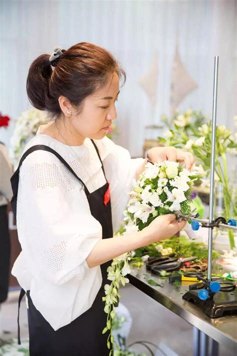 國宴花藝設計師來教你學插花，還用怕自己沒有藝術感 每日頭條
