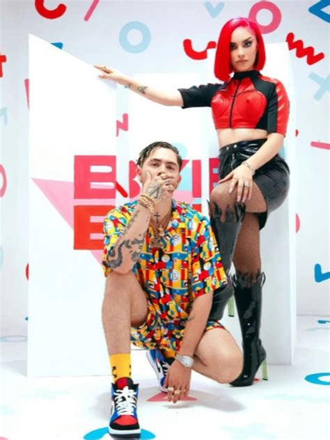 Kimberly Loaiza Y Juan De Dios Pantoja Se Unieron Para Estrenar “bye