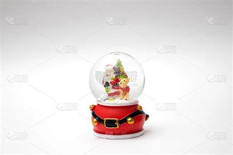 里面有雪花的球形玻璃器圣诞纪念球与雪