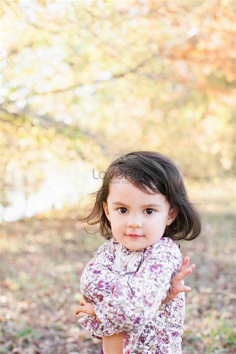 Foreign Girl Outdoors Picture And Hd Photos Free Download On Lovepik