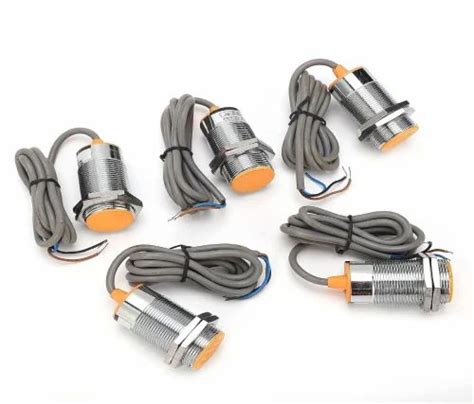 Omron Capacitive Proximity Sensor 5 Mm At ₹ 399 In Coimbatore Id 2852658453388