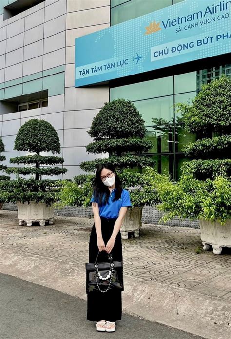 Mono Stewardesss Webcam Model Profile Xhamsterlive