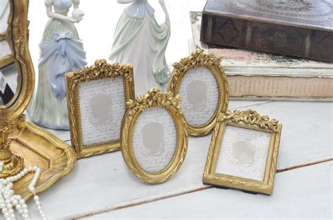 쉐비블랑체 프렌치 앤틱 탁상 벽걸이 겸용 미니 액자 골드 프레임 사진액자 촬영소품 위시버킷