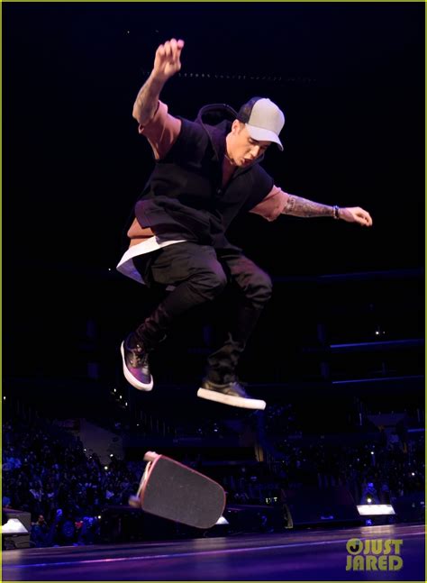 Justin Bieber Breaks Down In Tears During Staples Center Show Photo