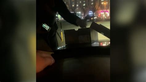 小伙连续4天街头免费送感冒药做好事会上瘾的 七环视频 澎湃新闻 The Paper