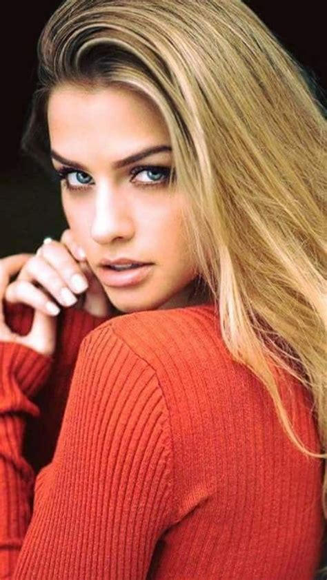 Pin De Isabel Freire Em Woman In Color Rosto Bonito Beleza De Mulher