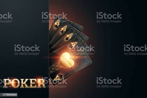 창조적 인 포커 템플릿 골드 카드와 어두운 배경에 골드 글자 포커의 비문 카지노 개념 도박 사이트에 대한 헤더 복사 공간 3d 일러스트레이션 3d 렌더 3차원 형태에 대한