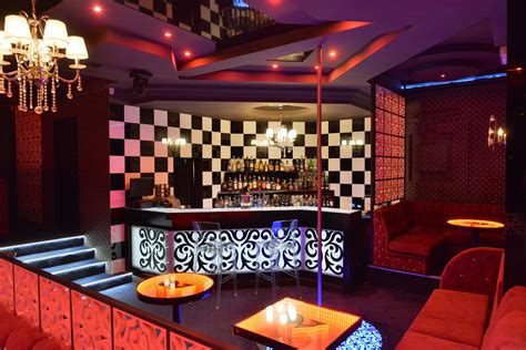 Velvet Стриптийз бат и нощен клуб