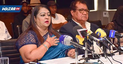 Politique Kalyanee Juggoo En Mode Réflexion