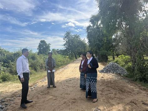 ကျေးလက်လမ်းဖွံ့ဖြိုးတိုးတက်ရေးဦးစီးဌာန ရုံးချုပ် ၊ အင်ဂျင်နီယာချုပ် မြို့ပြ ဦးလှခိုင်နှင့် တာဝန