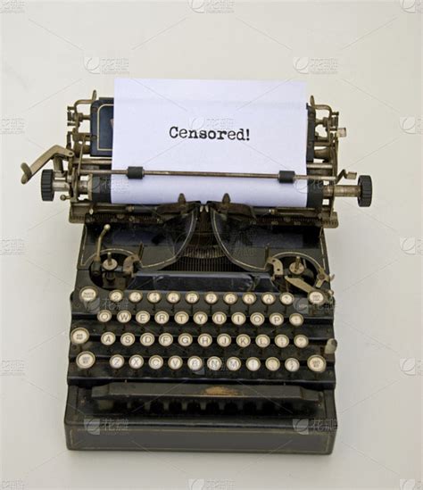 禁止的单词文字古老的打字机垂直画幅图像沟通通信