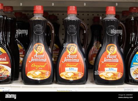 Aunt Jemima Syrup Bottles On Grocery Store Shelf Stock Photo Alamy