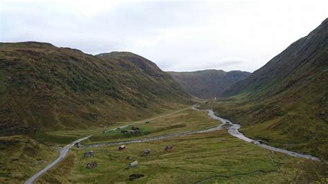 무료 이미지 목초지 언덕 골짜기 저수지 고지 지역 산등성이 산 풍경 알프스 산맥 고원 되다 호수 산길 지리적 특징 산악 지형 비카 산맥