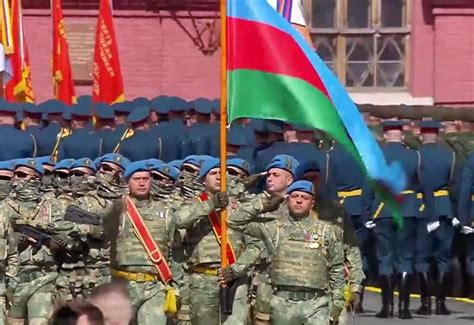 Азербайджанские военнослужащие прошли маршем на параде в Москве ВИДЕО