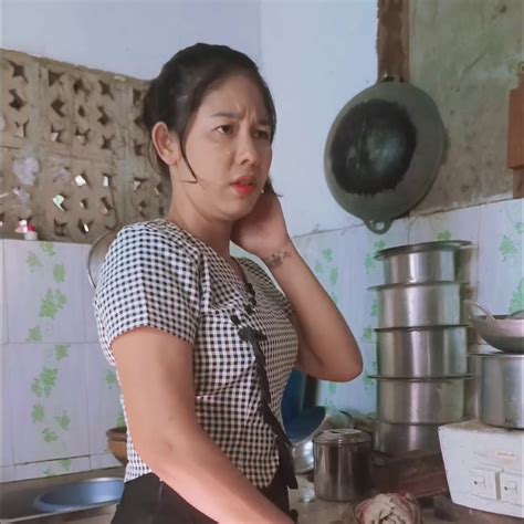 အိမ်ပေါ်ကဆင်းသွားတဲ့မိန်းမကို ဘယ်တော်ကီနဲ့ မိုးညိုပြန်ခေါ်လာလဲ By Moe Nyo တိုလီမိုလီ