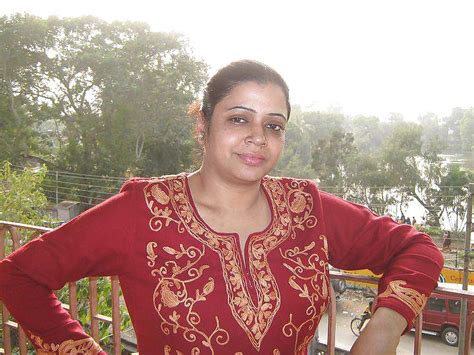 Sensuous Indian Girls Folk Showing Cleavage Xxx Porn Album 1054444