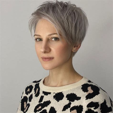 10 Divertidos Cortes De Pelo Pixie Bob Con Raya Al Lado Para Un Look Con Estilo