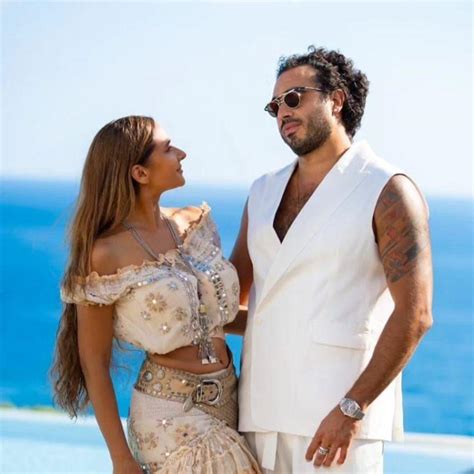 هشام عاشور و نيللي كريم لن ننسى أبدا الأرواح البريئة المفقودة في غزة