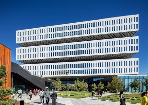 Samsung S Silicon Valley Office By Nbbj Features Nap Pods