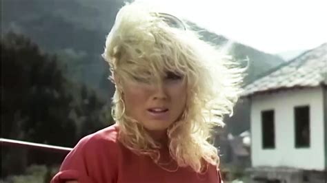 Видео Тажна судбина на двојникот на Лепа Брена Наместо неа скокна во Неретва а шест години