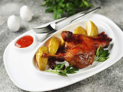 Утка с яблоками запеченная в рукаве пошаговый рецепт с фото Как приготовить запечь утку с