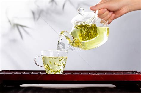 倒茶特写高清图片下载 正版图片501296287 摄图网