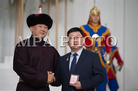 Сар шинийн баярыг тохиолдуулан Монгол Улсын Ерөнхийлөгч У Хүрэлсүх төрийн дээд цол одон медаль