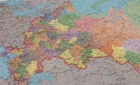 В Москве начали продавать новые карты России