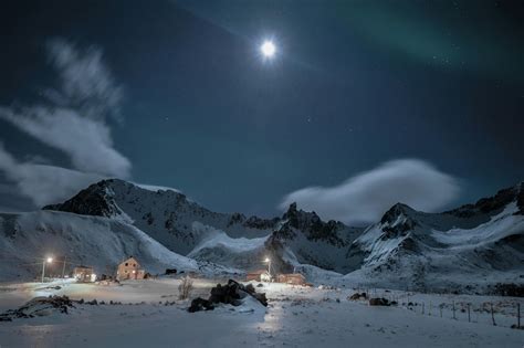 감기 겨울 겨울 동화나라 경치 경치가 좋은 고립된 고요한 골짜기 광야 구름 그림 같은 냉담한 농촌의 높이 눈 눈이 내리는 도시 드라마틱한