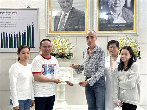 ក្រោមពាក្យស្លោក វិរៈ ប៊ុនថាំ ដើម្បីកុមារកម្ពុជា អ្នកឧកញ៉ា សួរ វីរៈ នាំយកថវិកា ១០០លានរៀល