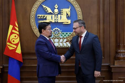 УИХ ын дарга Г Занданшатар БНЧУ ын Шадар сайд бөгөөд Хөдөлмөр нийгмийн хэргийн сайд Мариан