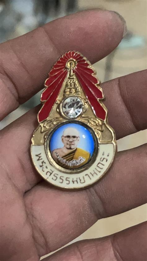 เข็มกลัด หลวงพ่อฤาษี ลิงดำ Ennxo