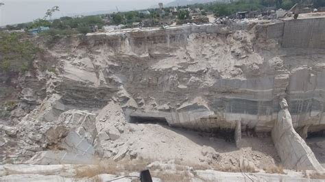 Rajasthan मकराना में अचानक ढही छह मार्बल खदानें दो करोड़ की मशीनरी और
