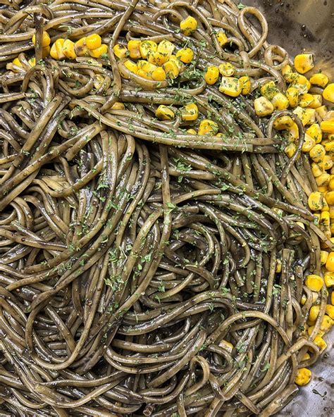 스톡홀름샐러드 계명대점🇸🇪 48 화요일 오늘의 샐러드 양상추 청경채 방토 파인애플 버터알감자 베이글 양념닭가슴살 양파 돈육소세지 유자냉우동 현미밥 배달은 요청시에