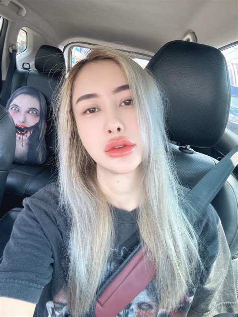 ฤทัยรัตน์ น้องข้างหลังนั่งดีๆ แอมแปร์อโลน Facebook