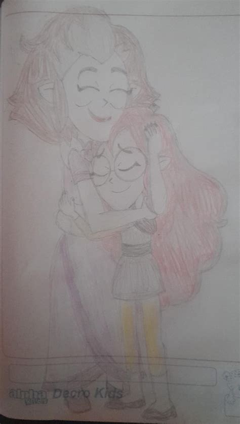 Gwen And Lilith Hug By Eiour On Deviantart