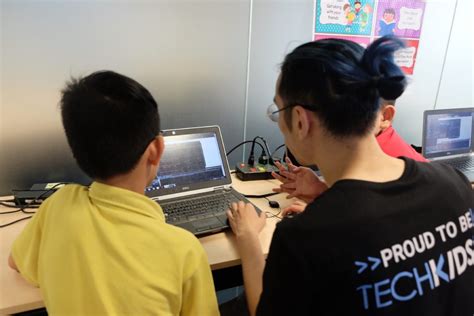 Website Mi N Ph T T Nh T Gi P Tr T H C L P Tr Nh Web