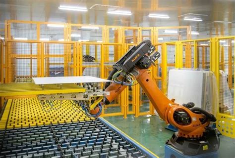 【媒体关注】两江水土新城鑫景特玻生产的玻璃获全球首个五星级耐摔认证